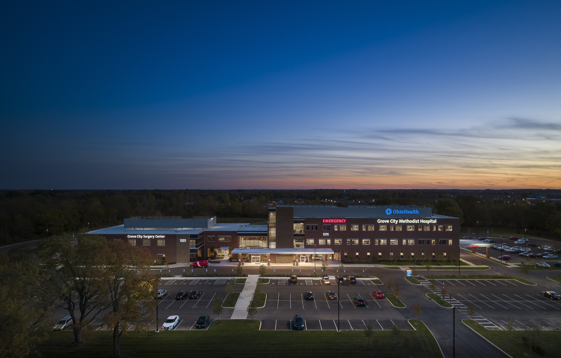 OhioHealth Grove City Methodist Hospital by Cannon Design photographed ...